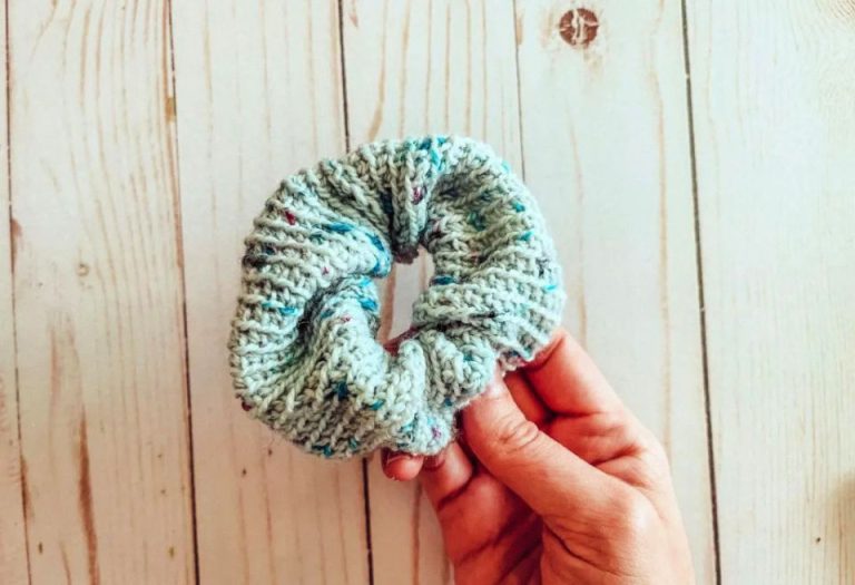 25 Free Crochet Scrunchie Patterns {PDF Pattern}