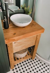 40 Cheap DIY Makeup Vanity Ideas: DIY Vanity Table Plans