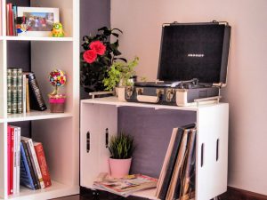 25 Free DIY Record Player Stand Plans