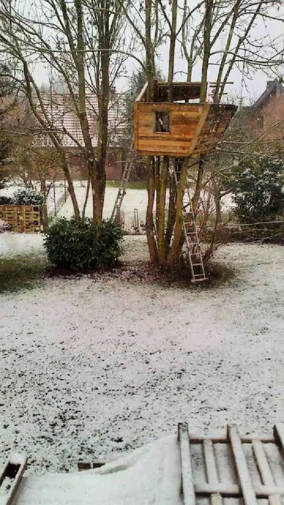 25 Free DIY Tree House Plans and Ideas