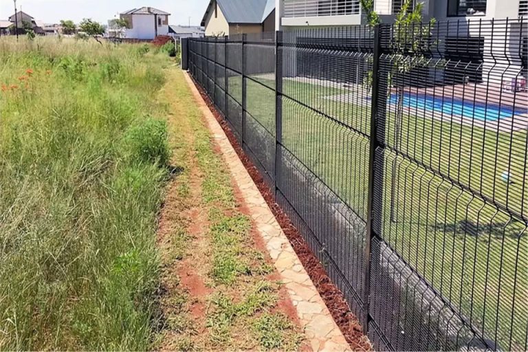 23 DIY Wire Fence Ideas: Learn How to Build a Wire Fence