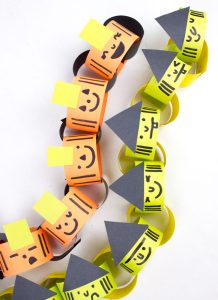 25 DIY Paper Chain Ideas: How To Make a Paper Chain